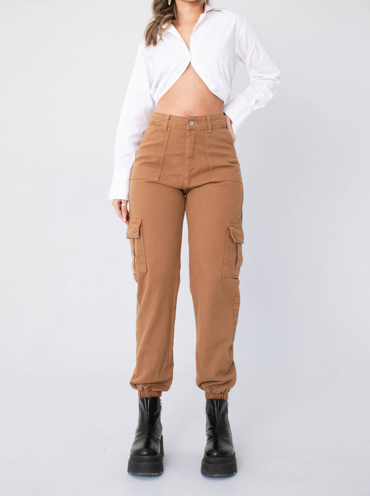 MOM CARGO CAMEL | Distrito Moda